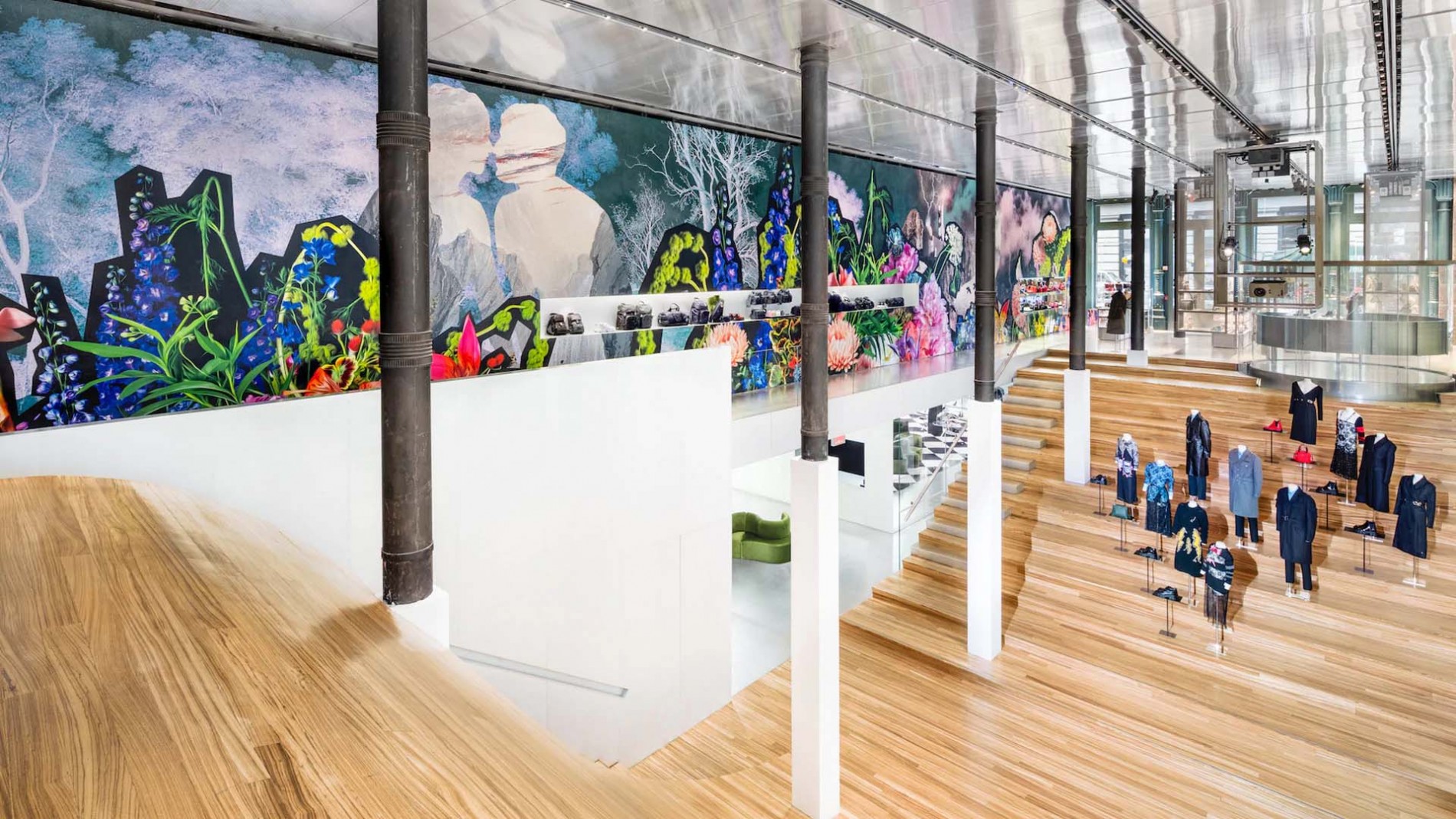 20 años del primer "epicentro" Prada | Verne - Arquitectura y Diseño ...